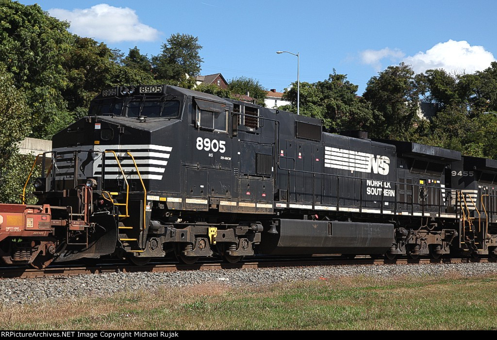 NS 8905